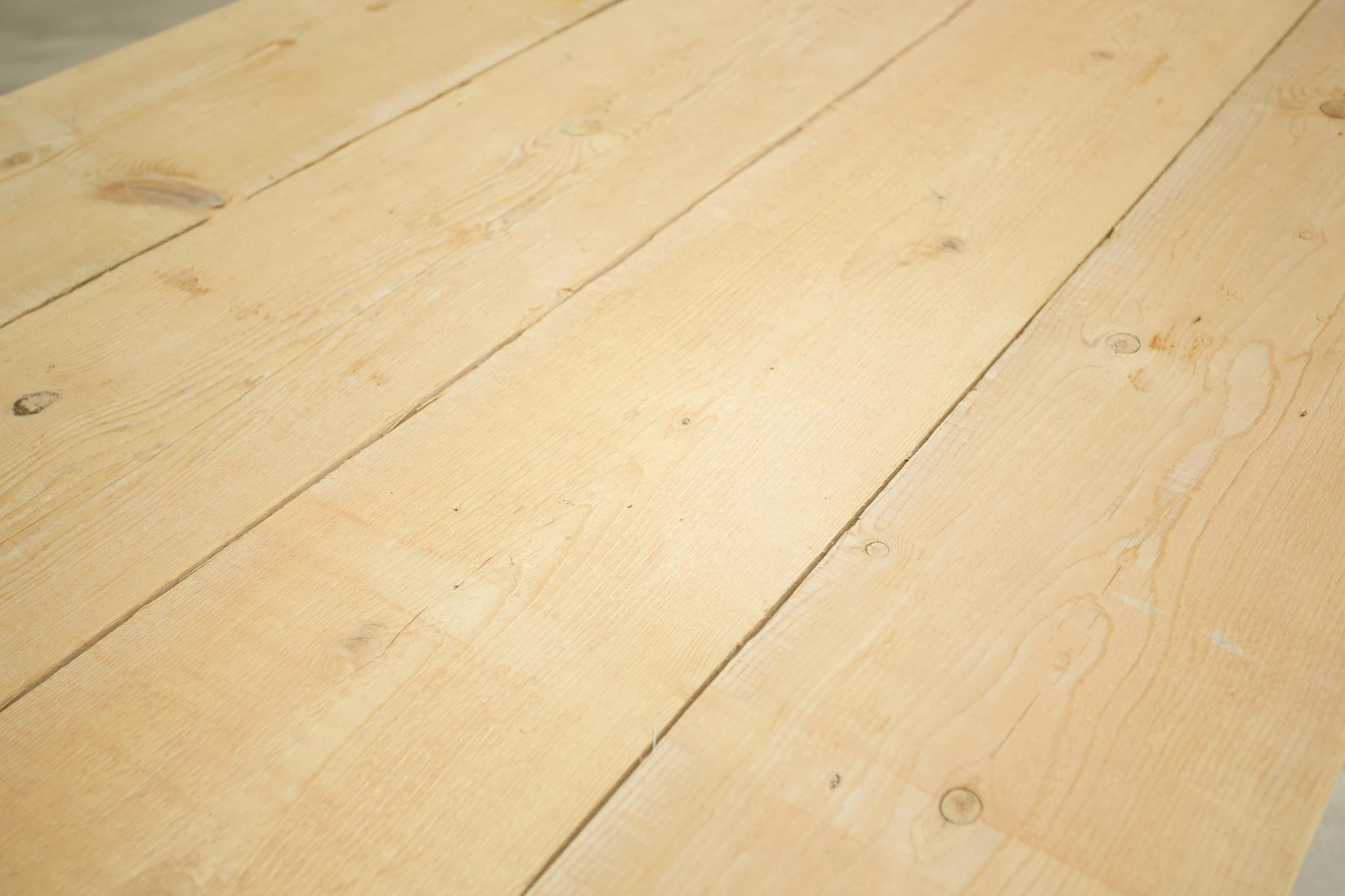 Rustic 'Farmhouse' pine dining table - 6 legged – TallBoy Interiors